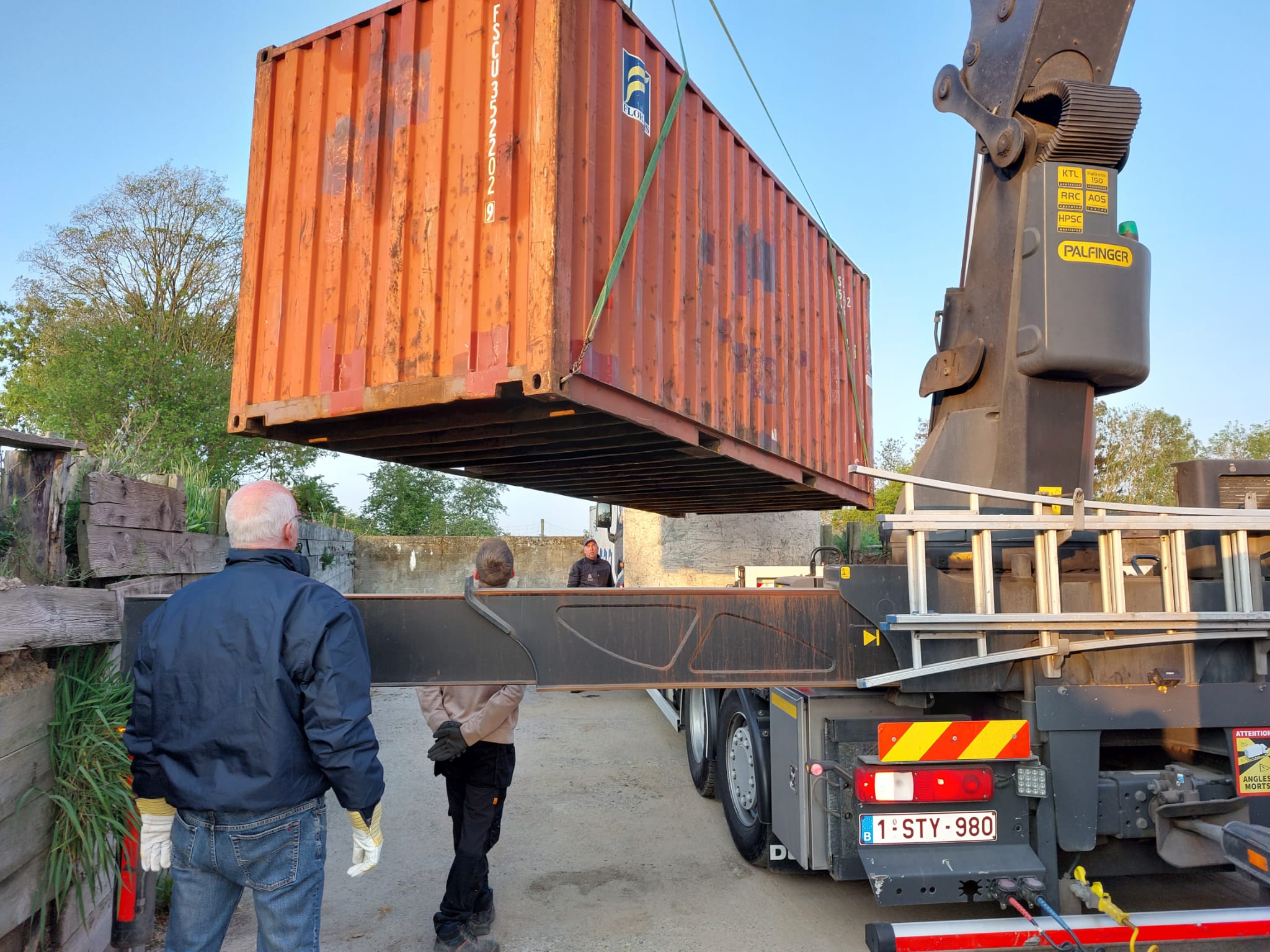 Livraison de 6 containers pour le self-stockage - In'Box Container