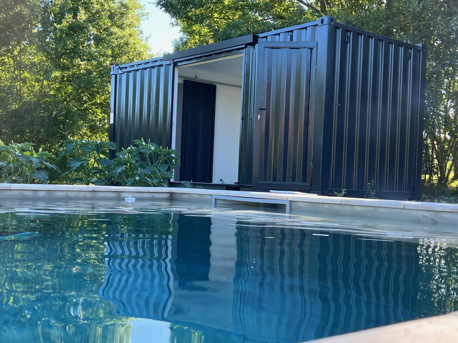 Abri pour vos véhicules : conteneur aménagé en garage l In’BOX