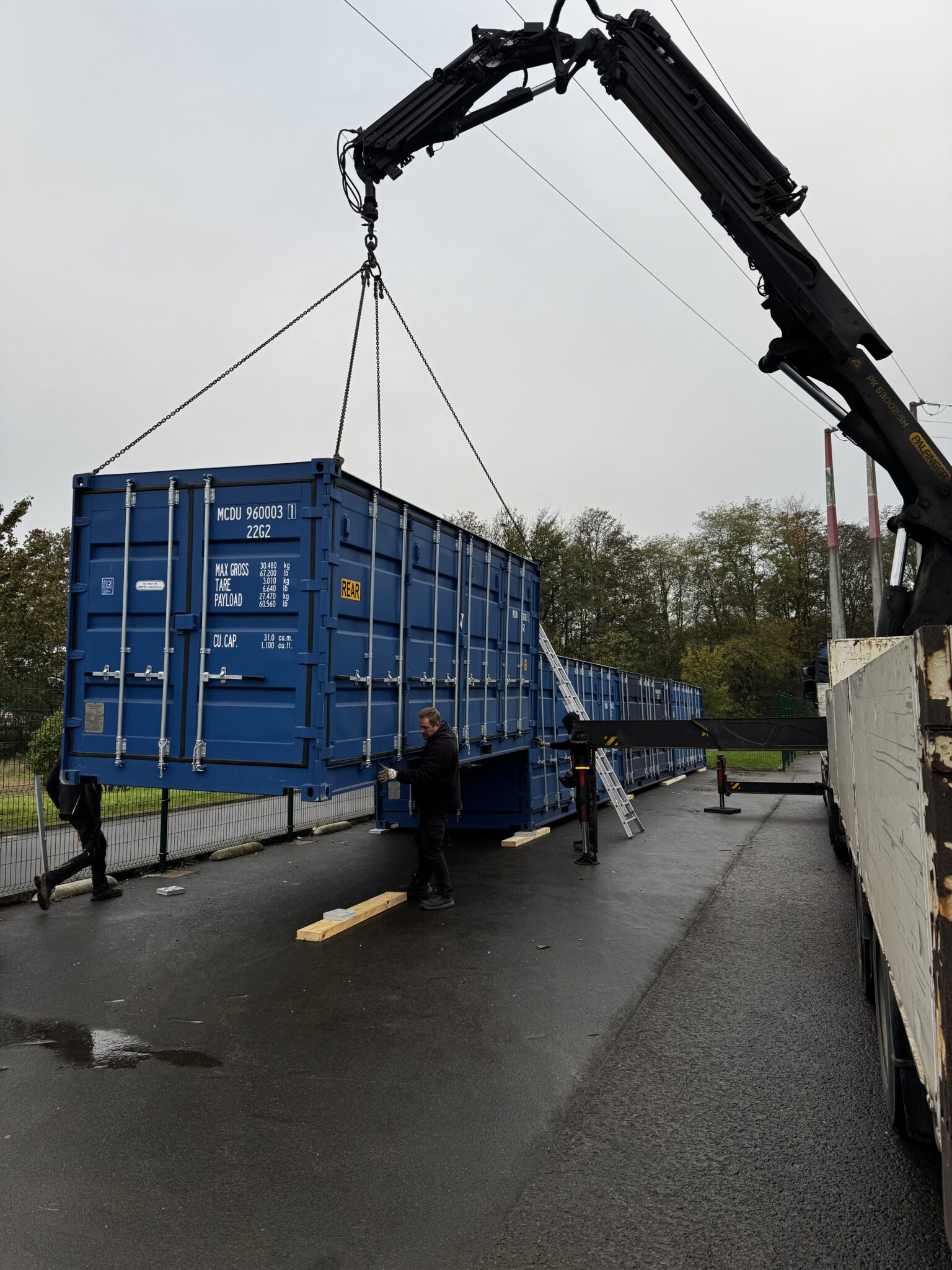 Abri pour vos véhicules : conteneur aménagé en garage l In’BOX